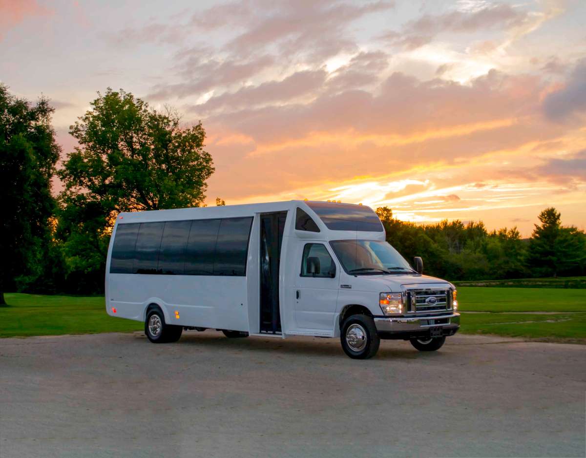 Cutaways: Shuttle, Tour, Paratransit, and Luxury - Soderholm Bus and ...