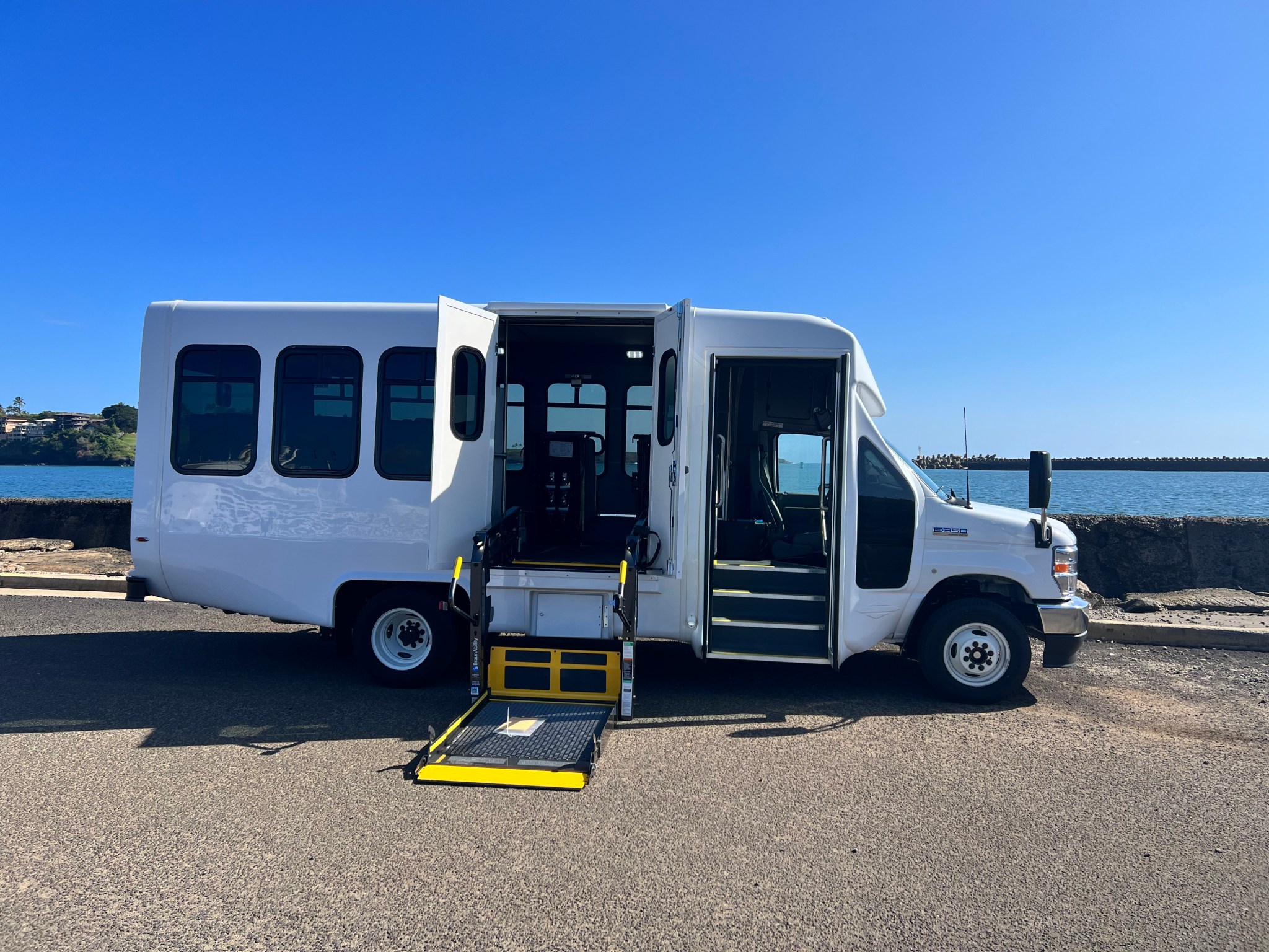 Cutaways: Shuttle, Tour, Paratransit, and Luxury - Soderholm Bus and ...