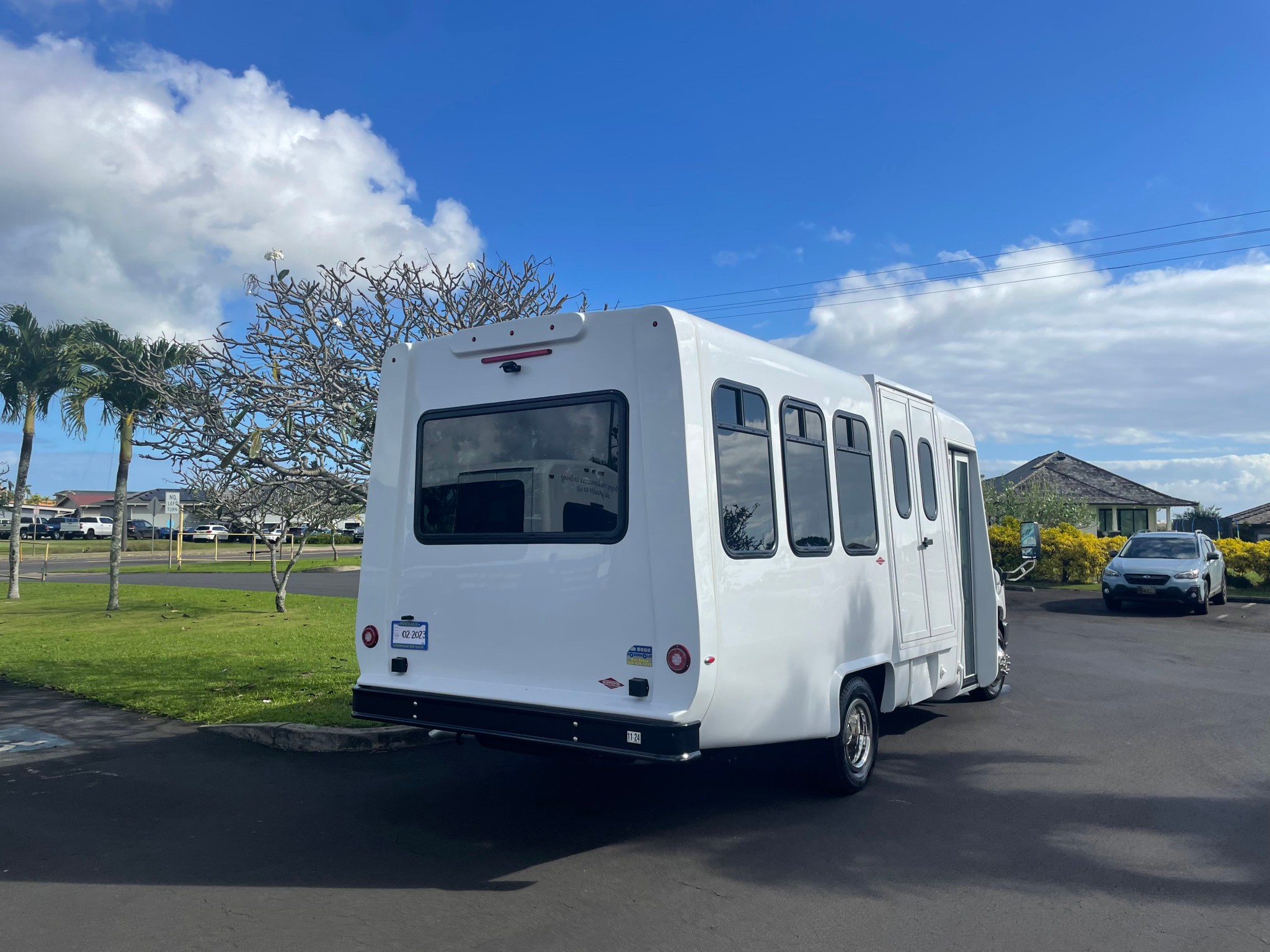 Cutaways: Shuttle, Tour, Paratransit, and Luxury - Soderholm Bus and ...